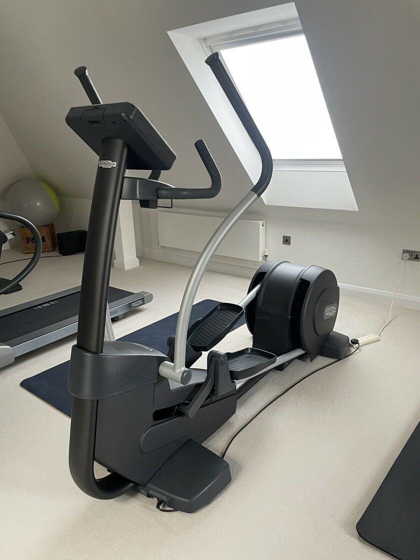 Technogym Synchro Forma - Eliptiskie trenažieri - Katalogs - Gym Service